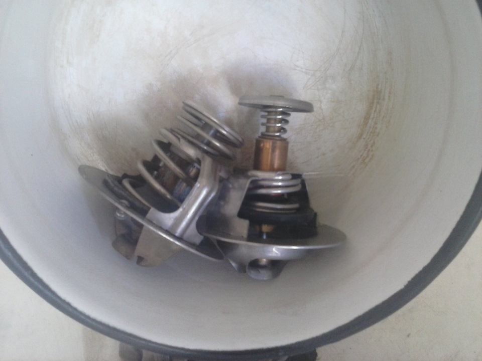 Замена термостата — Nissan Almera II (N16), 2,2 л, 2000 года | своими ...