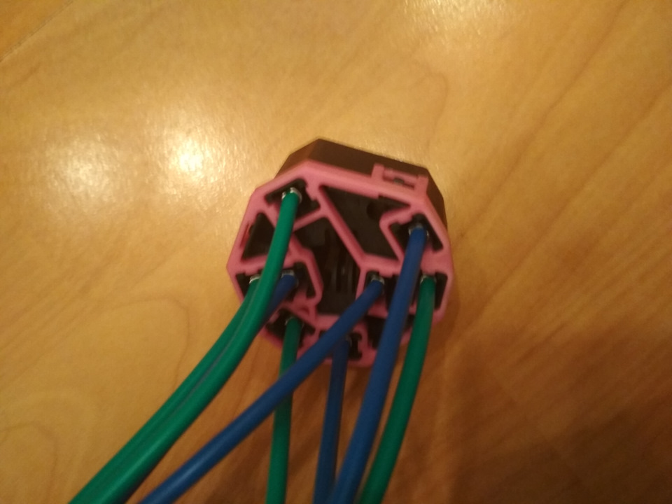 8D0971975 Штекер контактной группы замка зажигания vag — Skoda Octavia ...