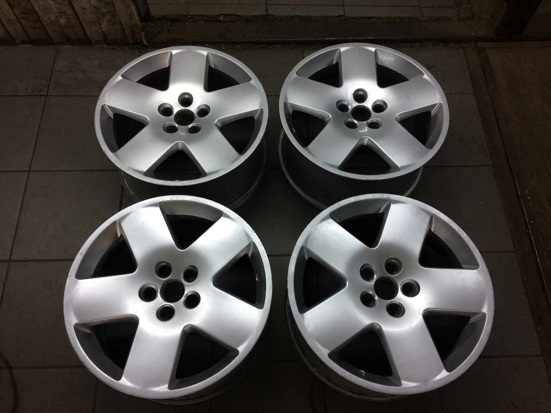 Эпопея с колёсами 2k18 часть первая… — Volkswagen Golf Mk6 2 л 2012 года колёсные диски Drive2