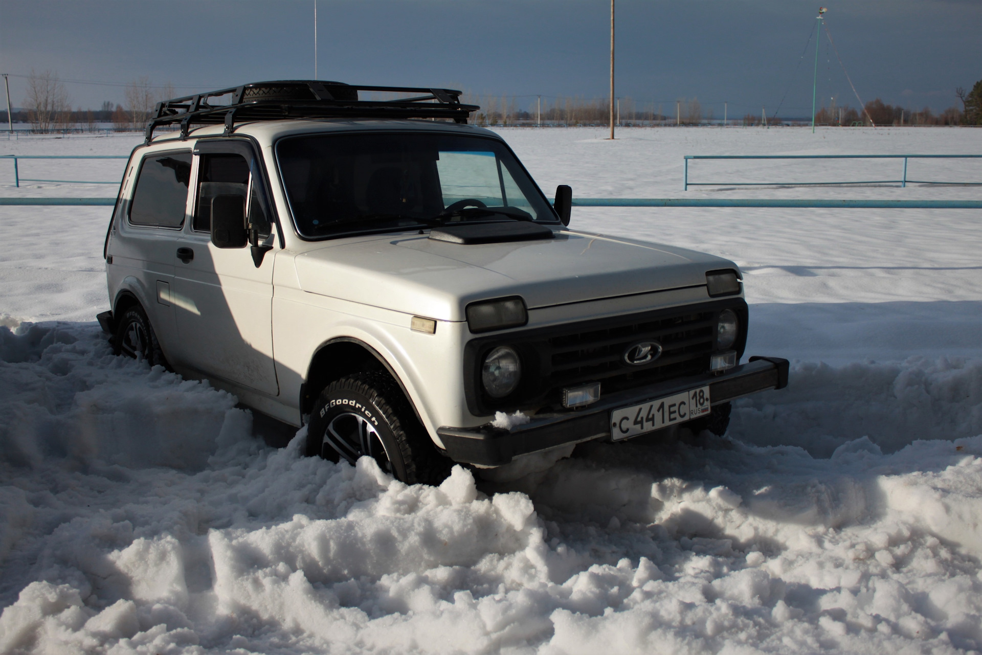 Кама, две нивы, лосось, беседка — Lada 4x4 3D, 1,7 л, 1998 года ...