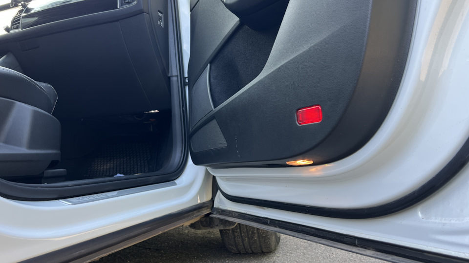 Подсветка дверей — Шкода Кодиак — Skoda Kodiaq (1G), 1,4 л, 2020 года ...