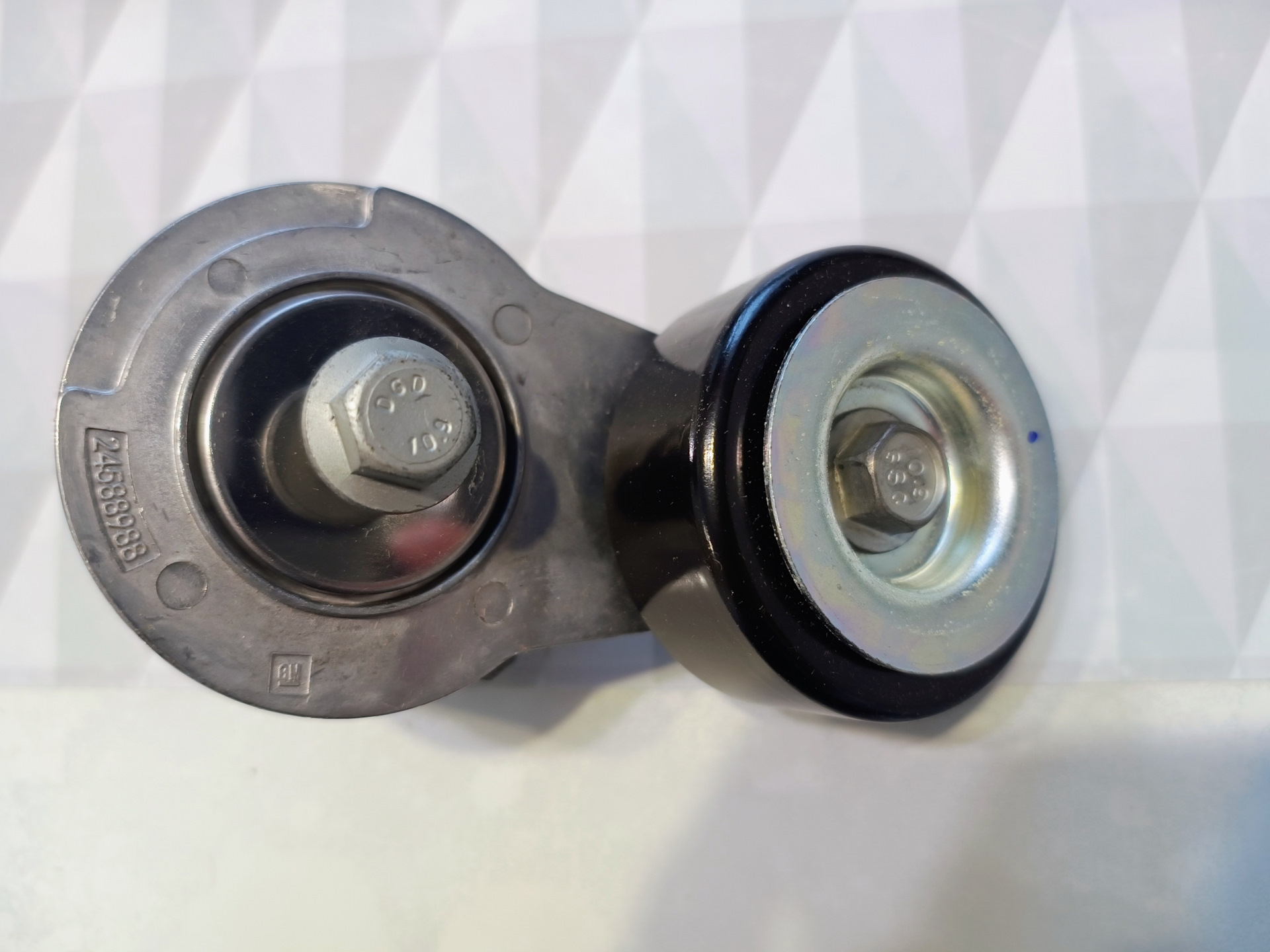 Замена натяжителя и приводного ремня — Chevrolet TrailBlazer (2G), 2,8 ...