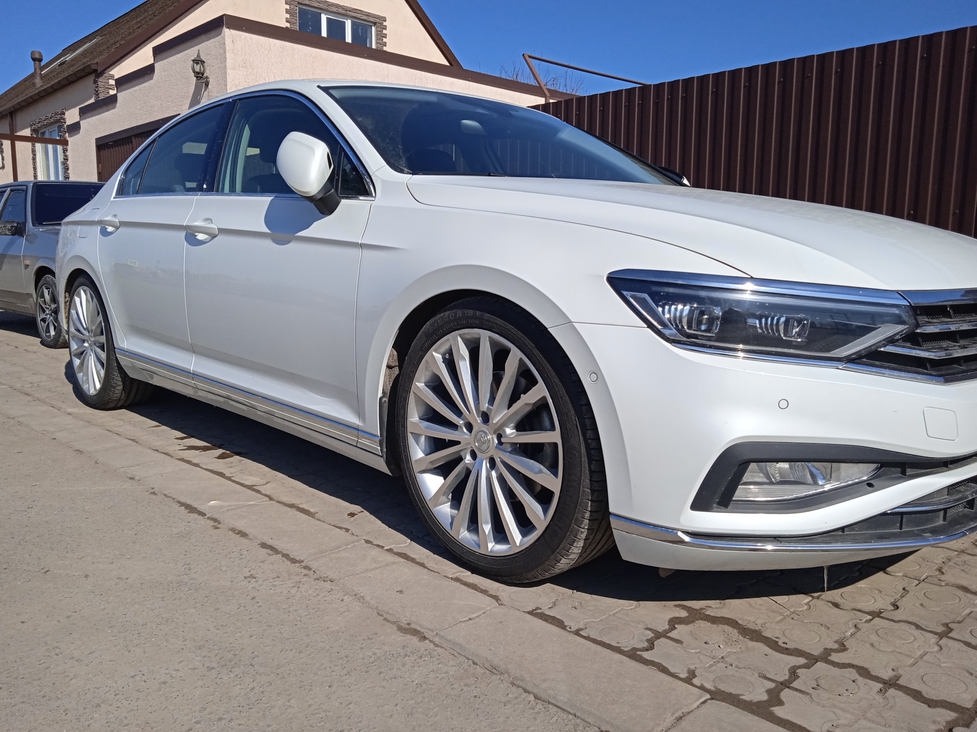 Лето R19 на Eibach Pro Kit -30 — Volkswagen Passat B8, 2 л, 2020 года | стайлинг | DRIVE2