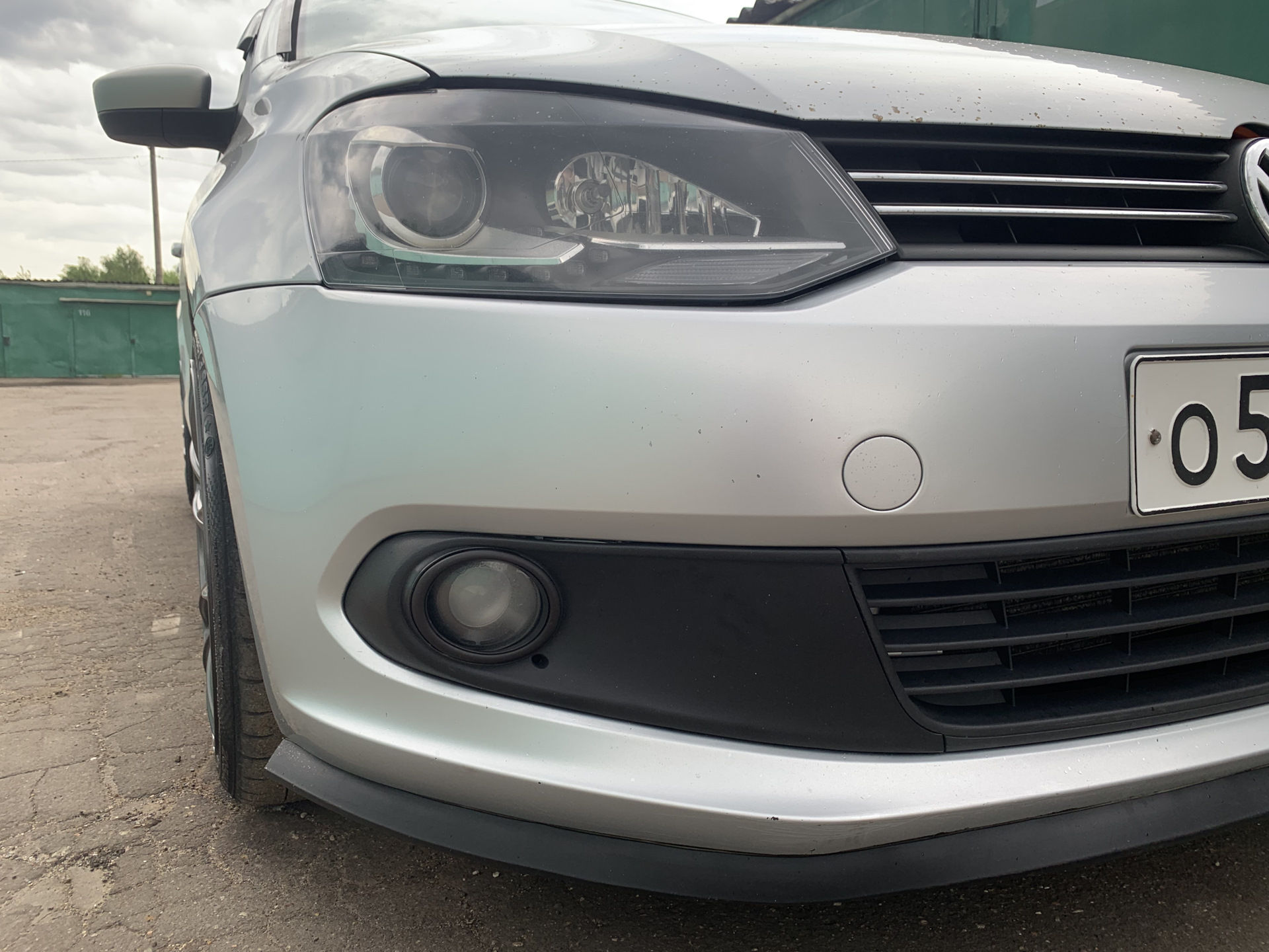 Антихром накладок ПТФ — Volkswagen Polo Sedan, 1,6 л, 2014 года ...