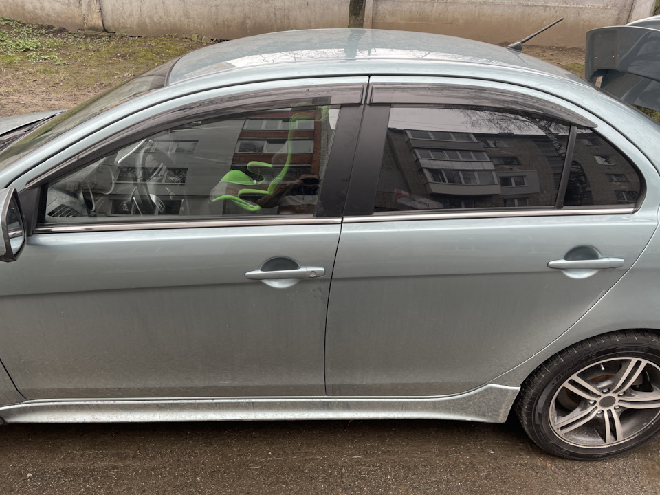 Оригинальные хромированные молдинги дверей — Mitsubishi Lancer X, 2 л ...