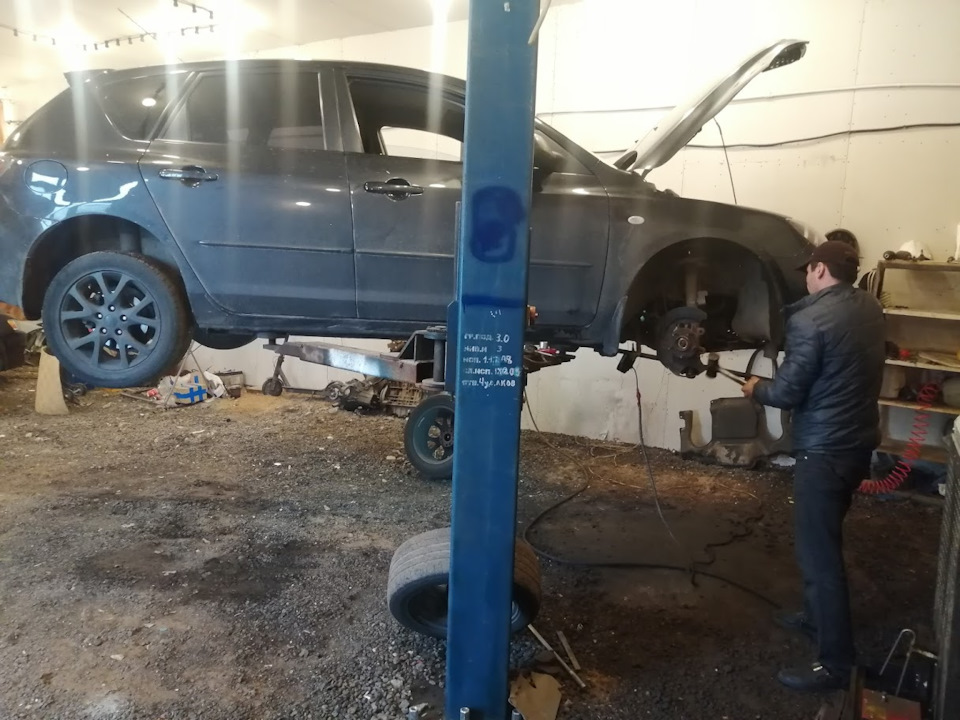 Замена передних ступичных подшипников, тормозных дисков и колодок ...