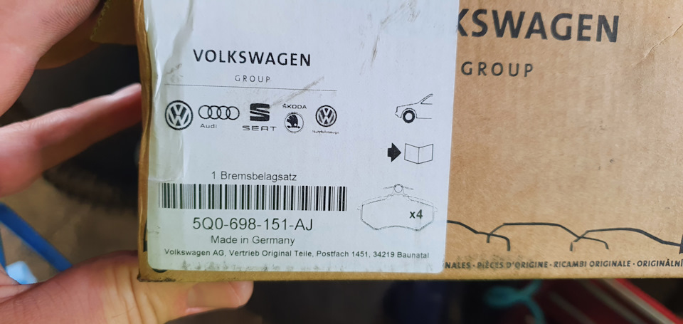 5Q0698151AJ комплект тормозных колодок с индик. износа для дисковых ...