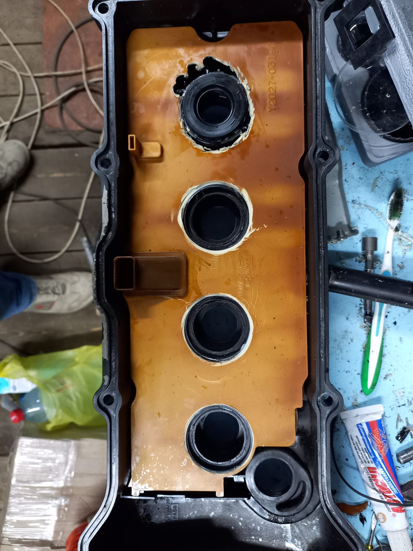 Замена сальников свечных колодцев. — Nissan Primera (P11), 1,8 л, 1999 ...