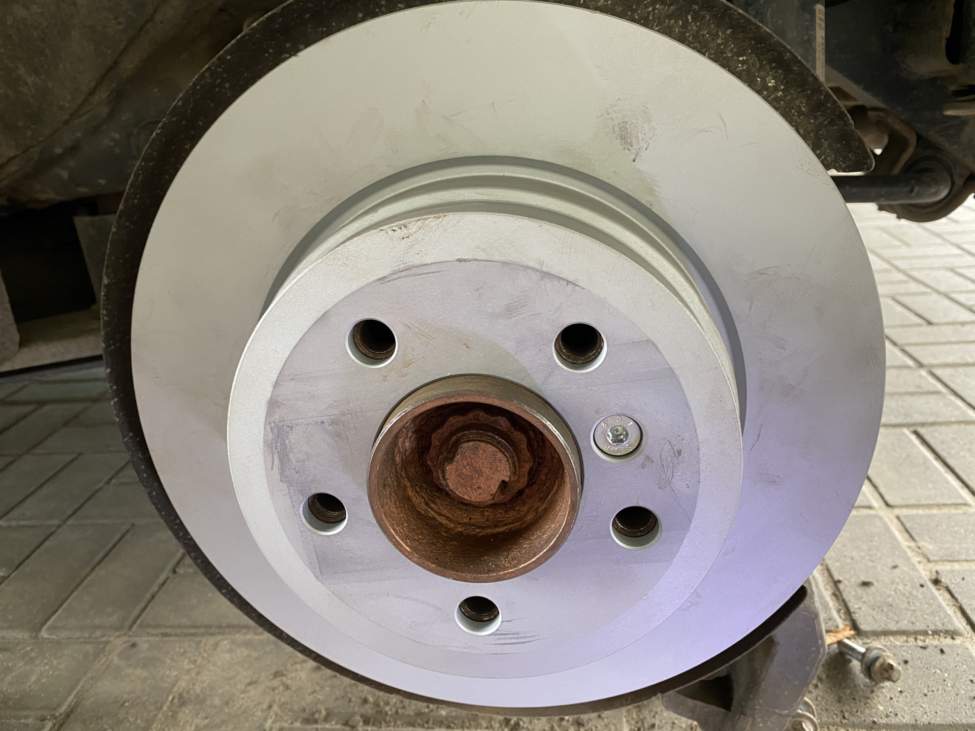 Замена тормозных дисков и колодок — BMW X5 (E70), 3 л, 2009 года ...