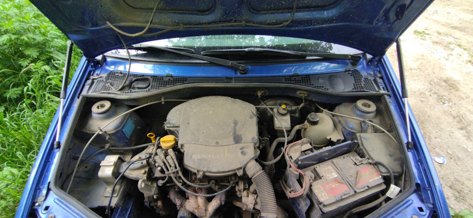 Установка упоров капота — Renault Logan (1G), 1,4 л, 2008 года ...