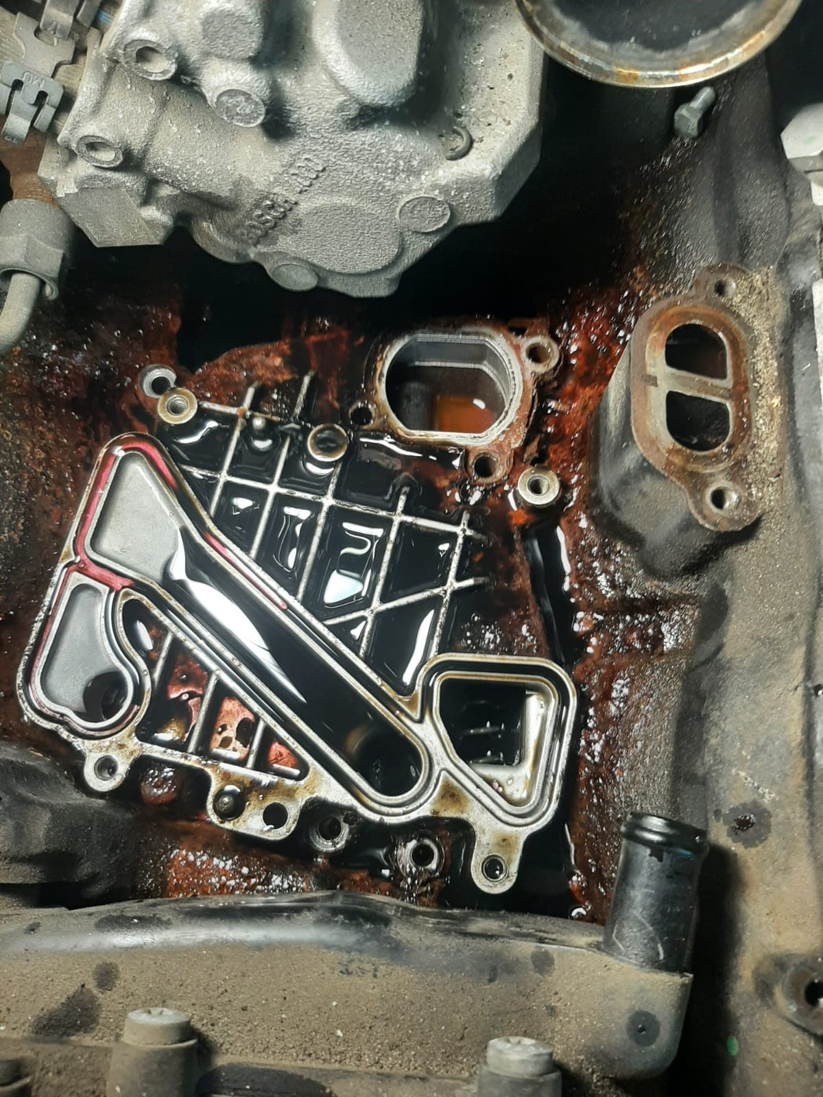 Замена прокладок в развале, устранение течи антифриза — Porsche Cayenne ...