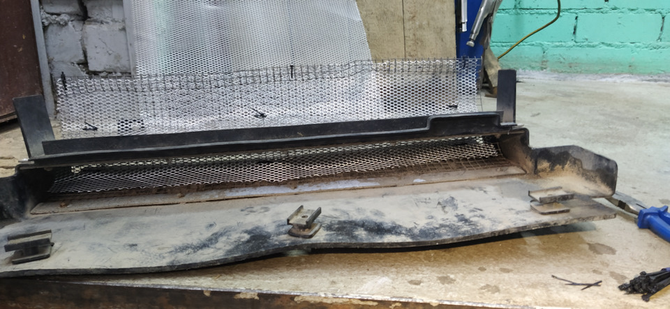 Сетка в бампер+ пыльники ДВС. Карбоновая защита) — Volvo V90 (1G), 2,9 ...