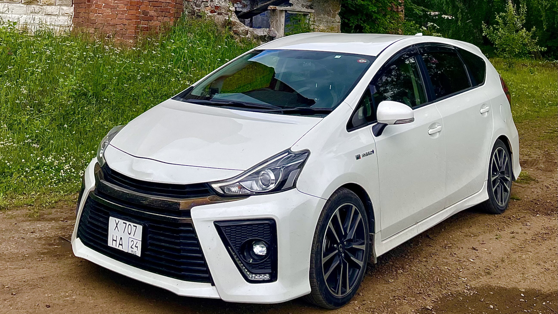 Toyota Prius Alpha 1.8 гибридный 2016 | на DRIVE2