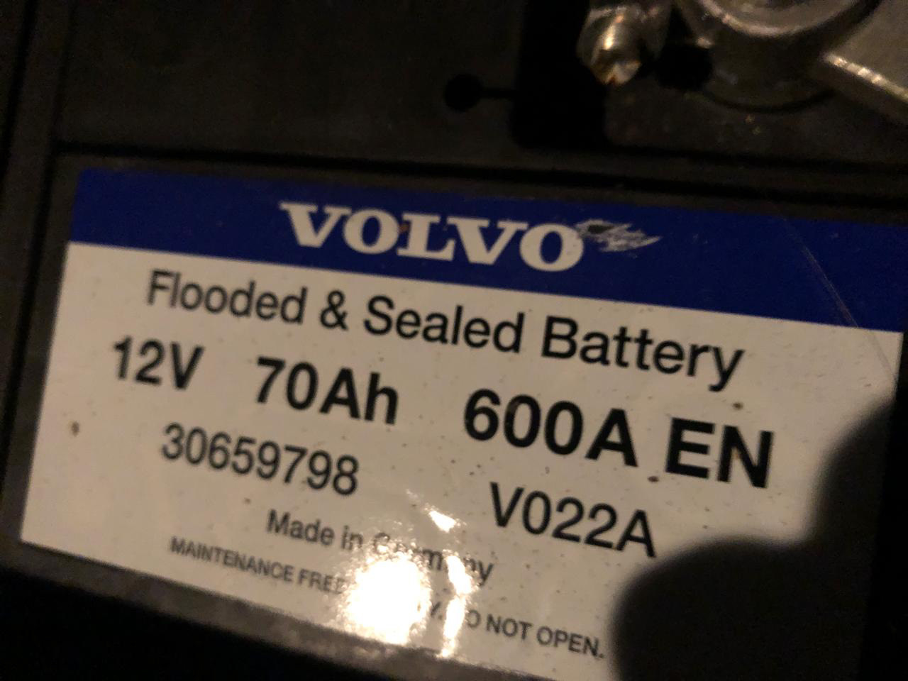 Береженого… замена аккумулятора — Volvo XC90 (1G), 2,5 л, 2011 года ...