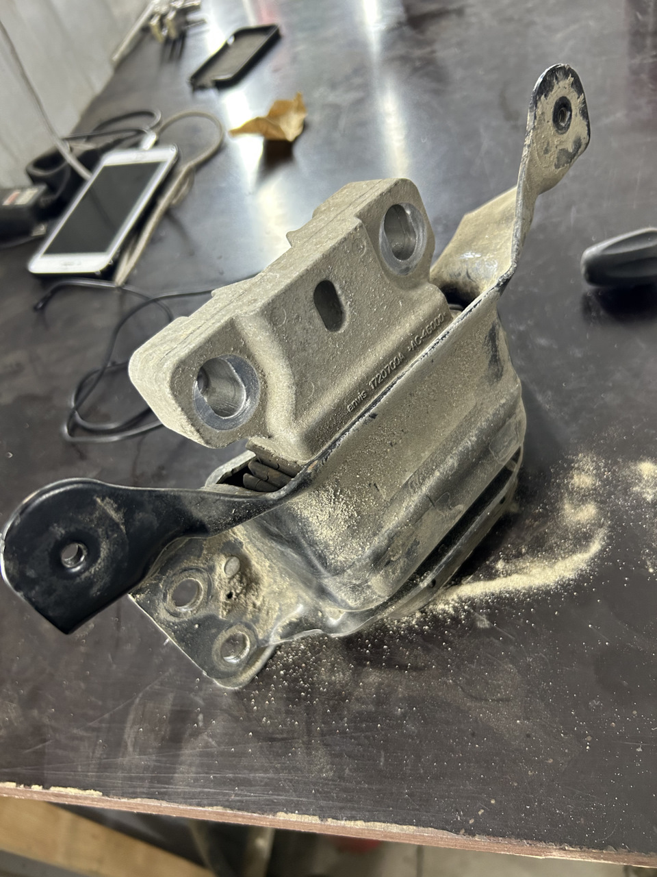 5️⃣4️⃣ Опора двигателя левая VAG 5Q0199555BG — Skoda Octavia A7 Mk3, 1 ...