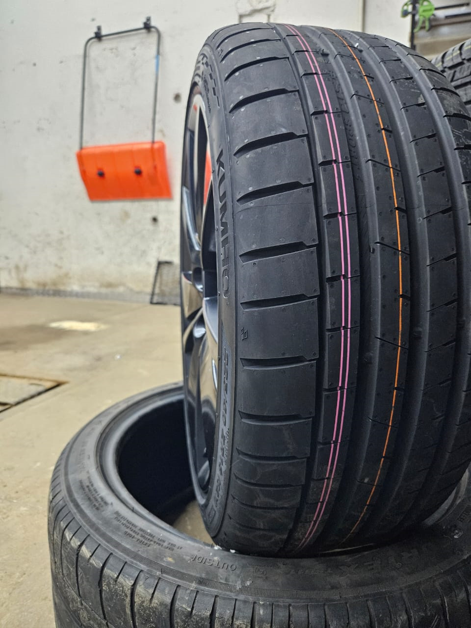 Kumho Ecsta Sport S PS72 225/40/18 на 8J Обувь на лето — Skoda Octavia A7 Mk3, 1,8 л, 2017 года ...