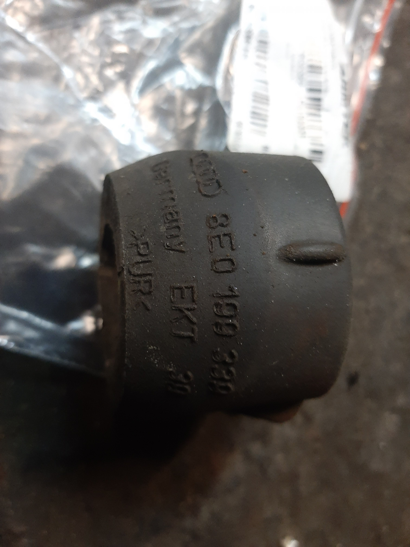 27. Замена передней подушки (демпфера) ДВС — Audi A6 Avant (C6), 2,7 л ...