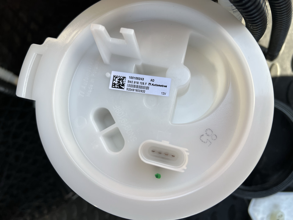 Замена топливного фильтра, замена сетки на бензонасосе — Volkswagen ...