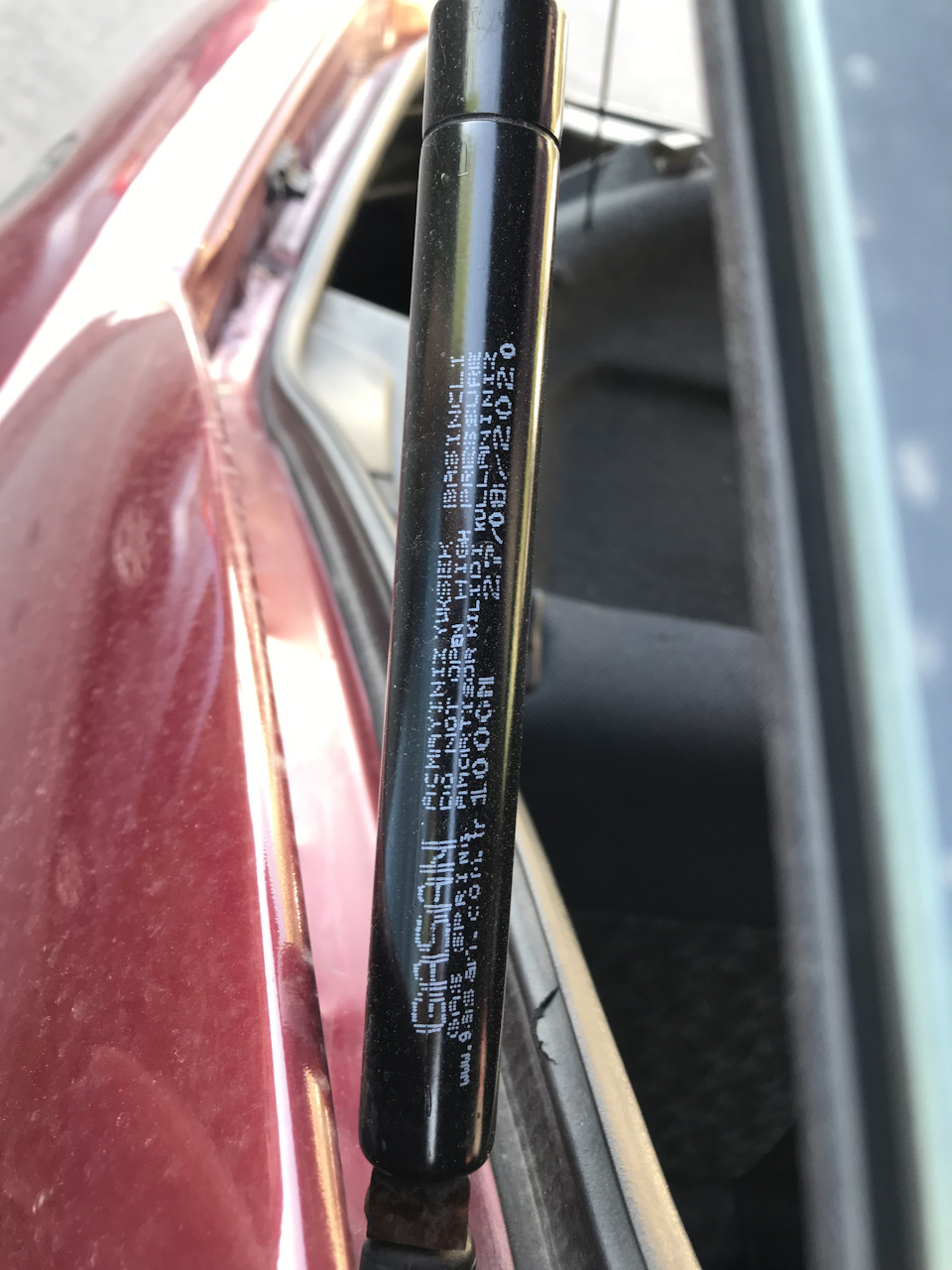 Поршин багажника ECLIPSE 3 — Mitsubishi Eclipse (3G), 2,4 л, 2003 года | другое | DRIVE2