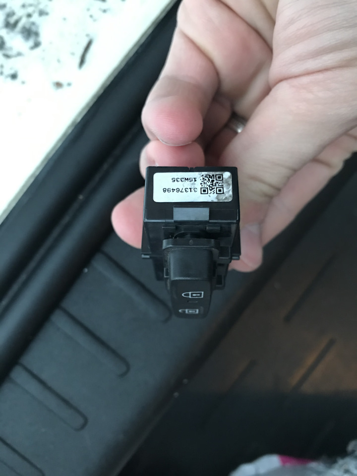 31376498 Кнопка центрального замка Volvo | Запчасти на DRIVE2