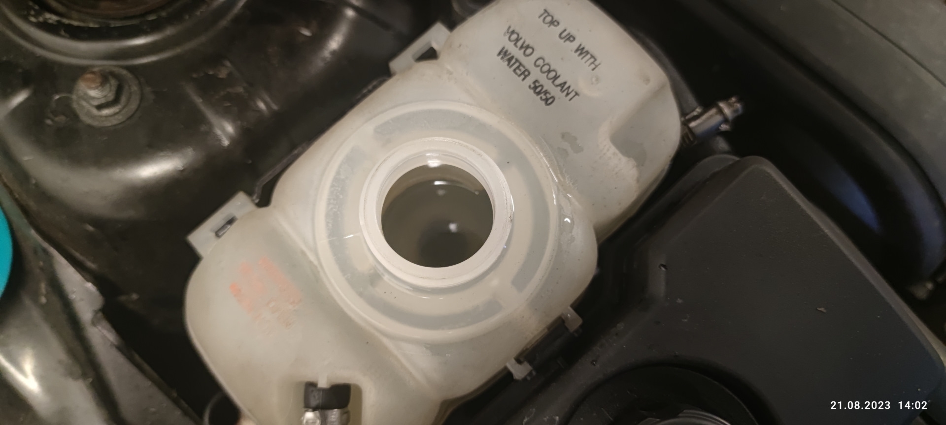 Замена радиатора охлаждения и промывка системы часть 6 — Volvo XC90 (1G ...