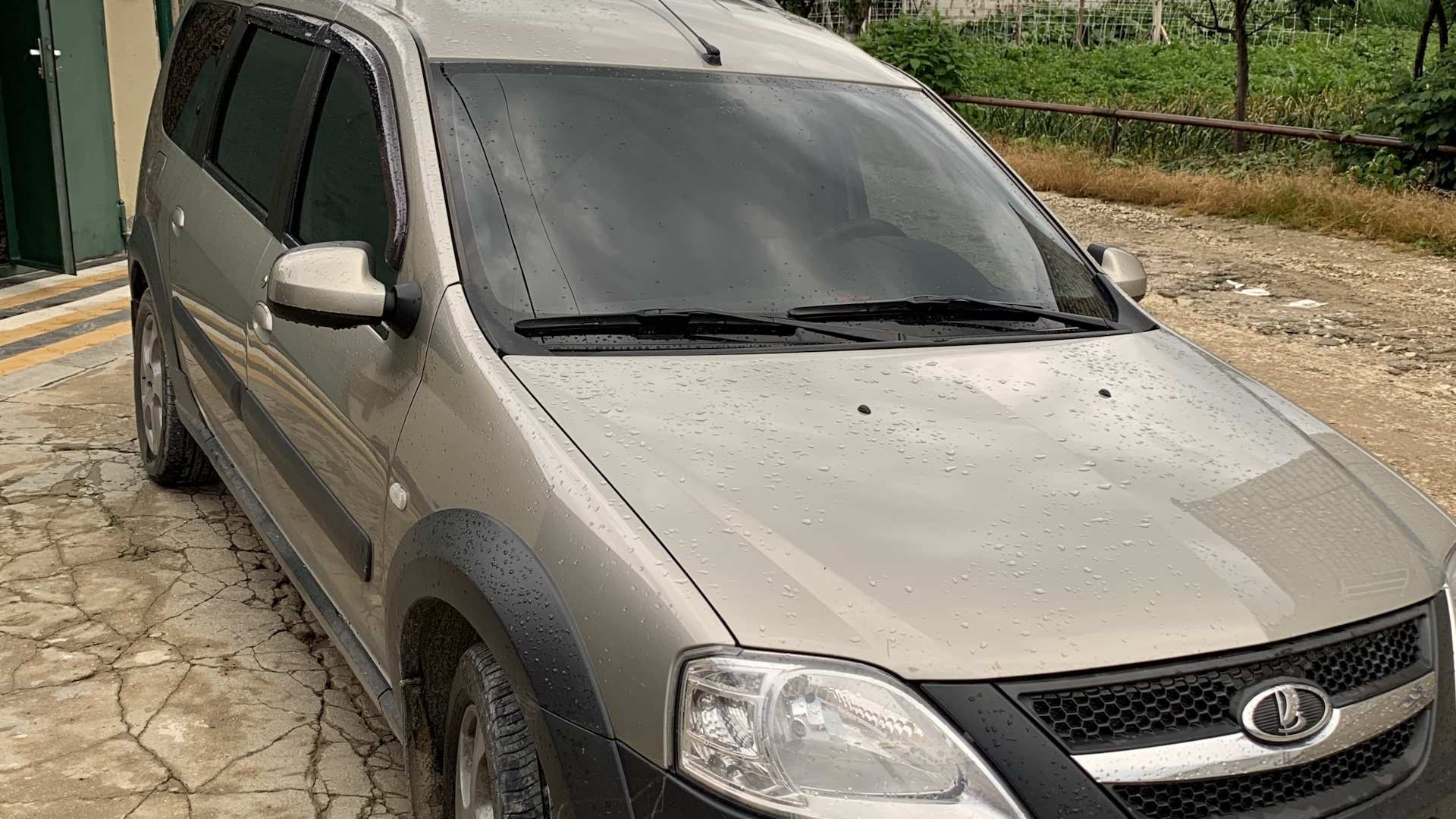 Lada Largus Cross 1.6 бензиновый 2017 | Анаконда на DRIVE2