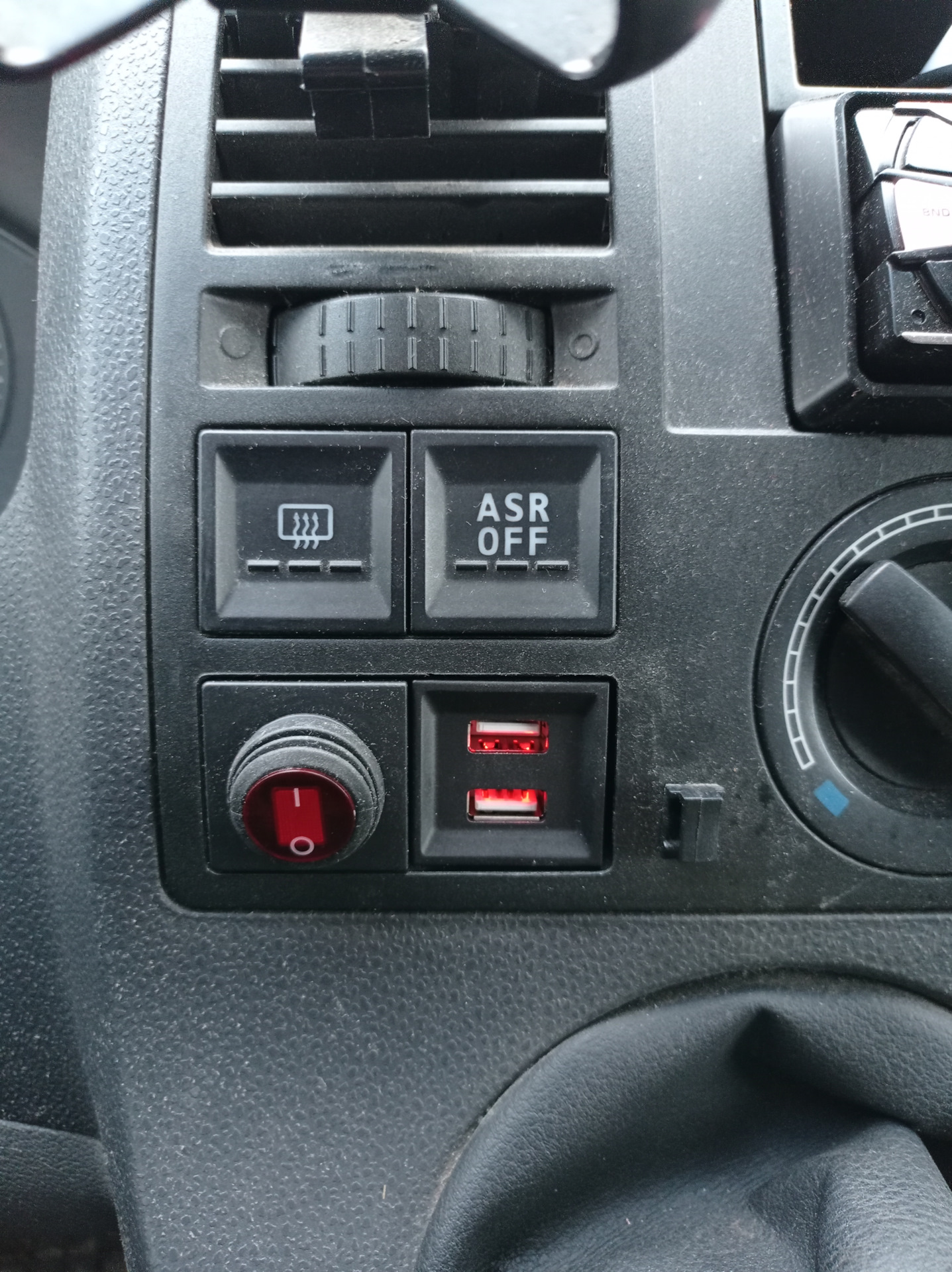 Установка USB с AliExpress для VW T5 — Volkswagen Transporter T5, 1,9 л ...