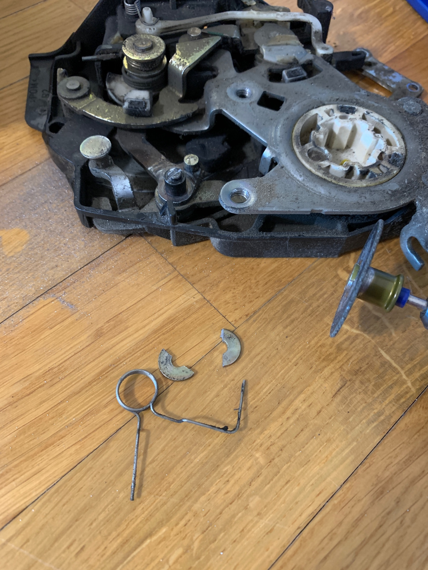 Ремонт доводчика двери 51227202138 — BMW 7 series (E65/E66), 3 л, 2008 ...