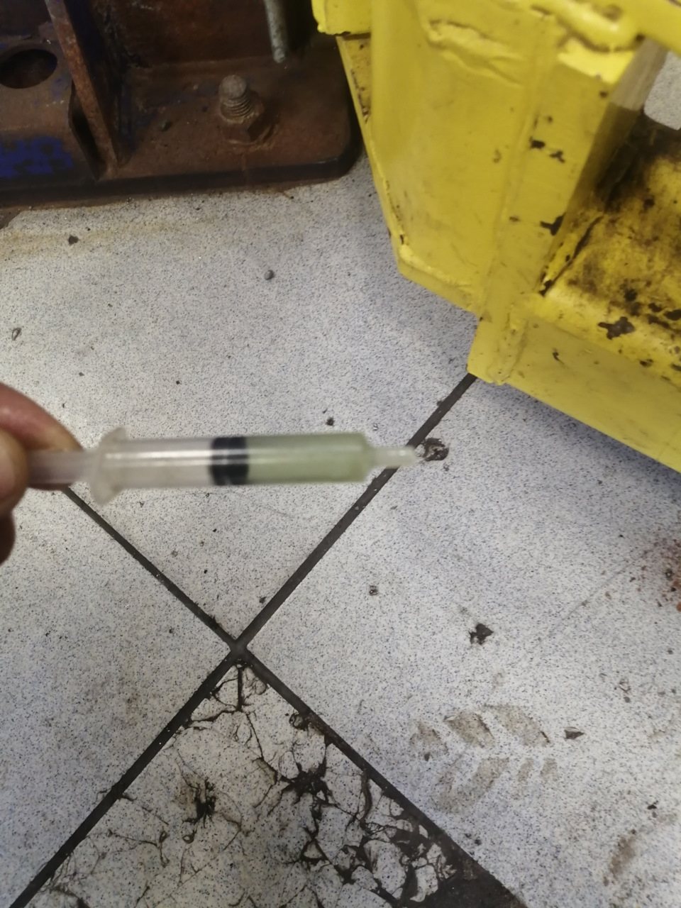 Пробег 203 тыс км. Замена масла в трансмиссии. — Volkswagen Touareg (3G ...