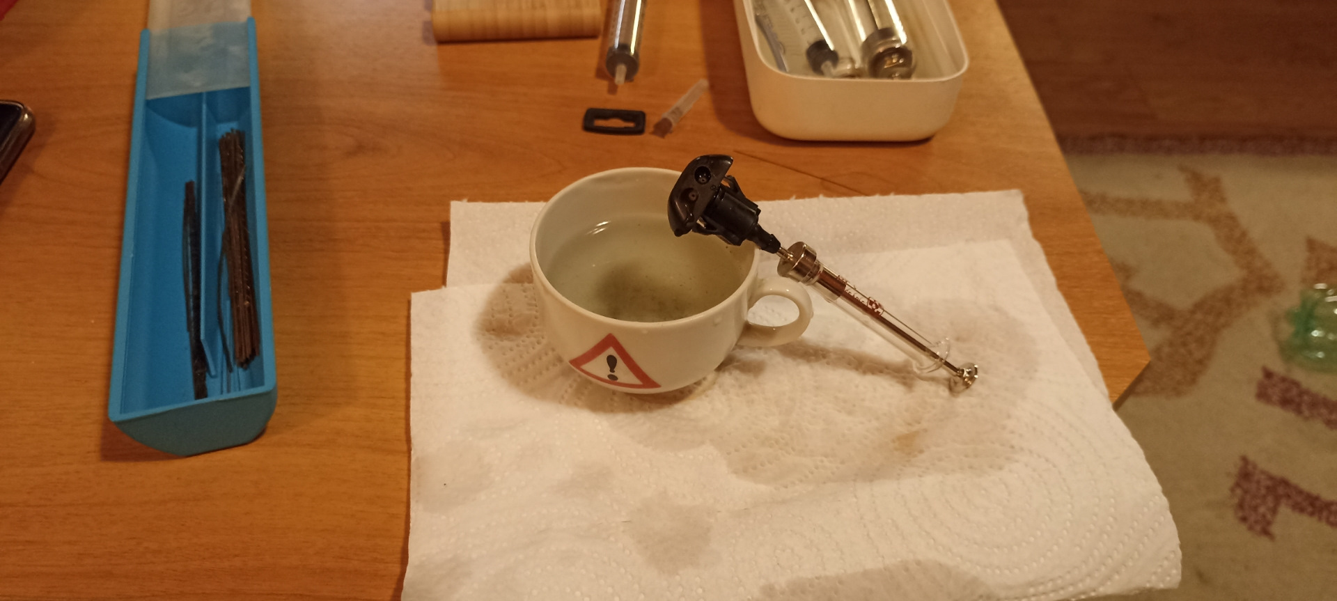 Задняя форсунка омывателя. — Toyota RAV4 (II), 2 л, 2003 года | своими ...