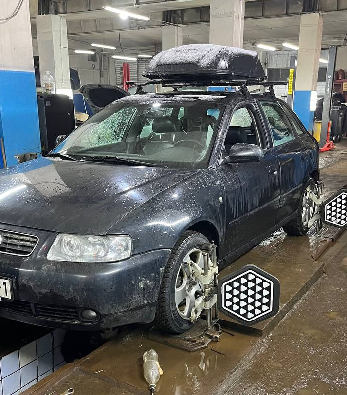 Кондитерское изделие на переднем колесе = новая резина — Audi A3 (8L), 1,8 л, 2000 года | шины ...