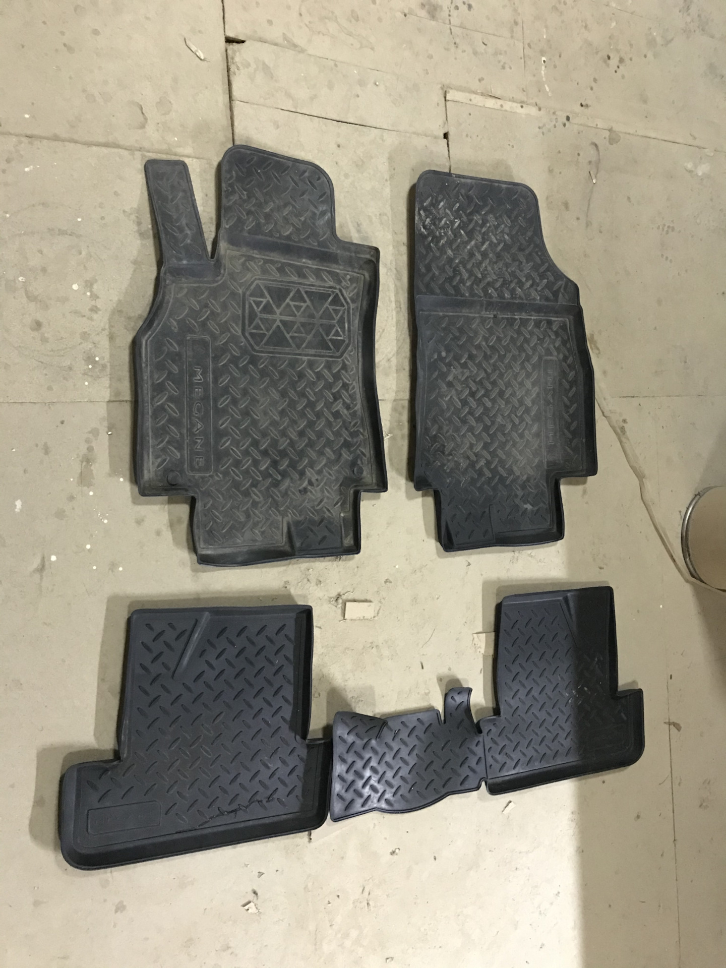 Прикупил EVA коврики от Даффкар. — Renault Megane III, 1,6 л, 2011 года | аксессуары | DRIVE2