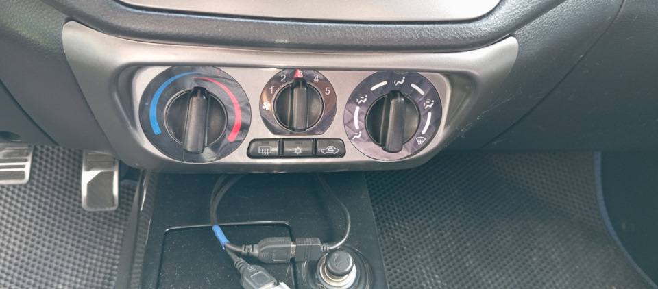 Ручки регулировки печки — Mitsubishi Lancer IX, 1,6 л, 2004 года ...