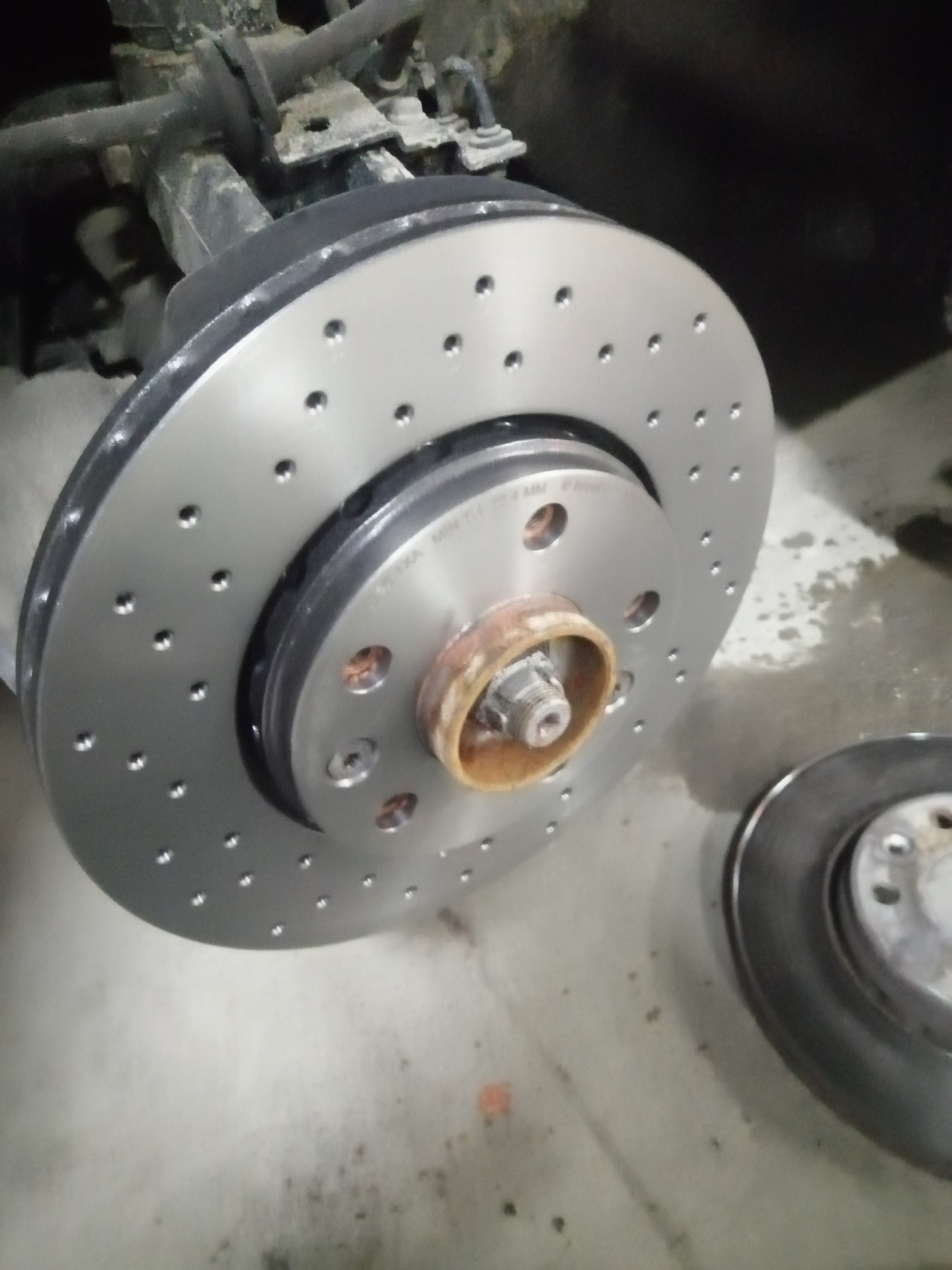 Замена передних тормозных дисков — Renault Megane IV, 1,5 л, 2017 года ...