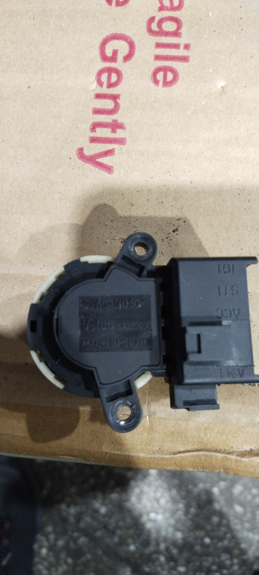 Замена контактной группы замка зажигания — Toyota Avensis I, 1,8 л ...