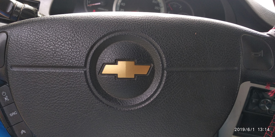 Шильдик на руль в золотой — Chevrolet Lacetti Sedan, 1,6 л, 2008 года ...