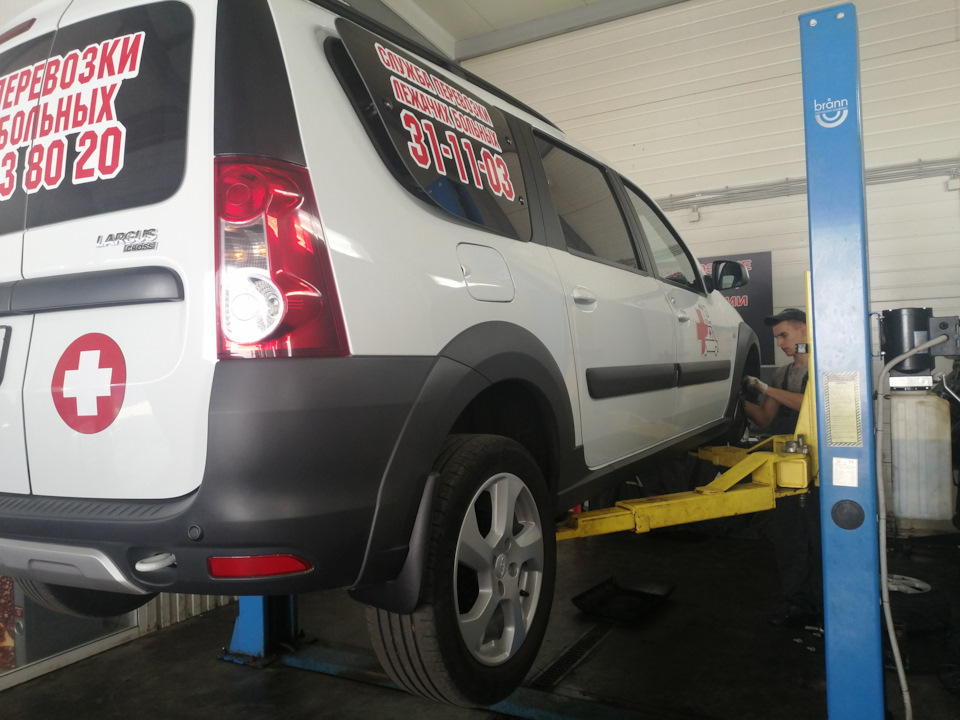 Передние тормозные колодки Hi-Q SP1564 — Lada Largus Cross, 1,6 л, 2019 ...