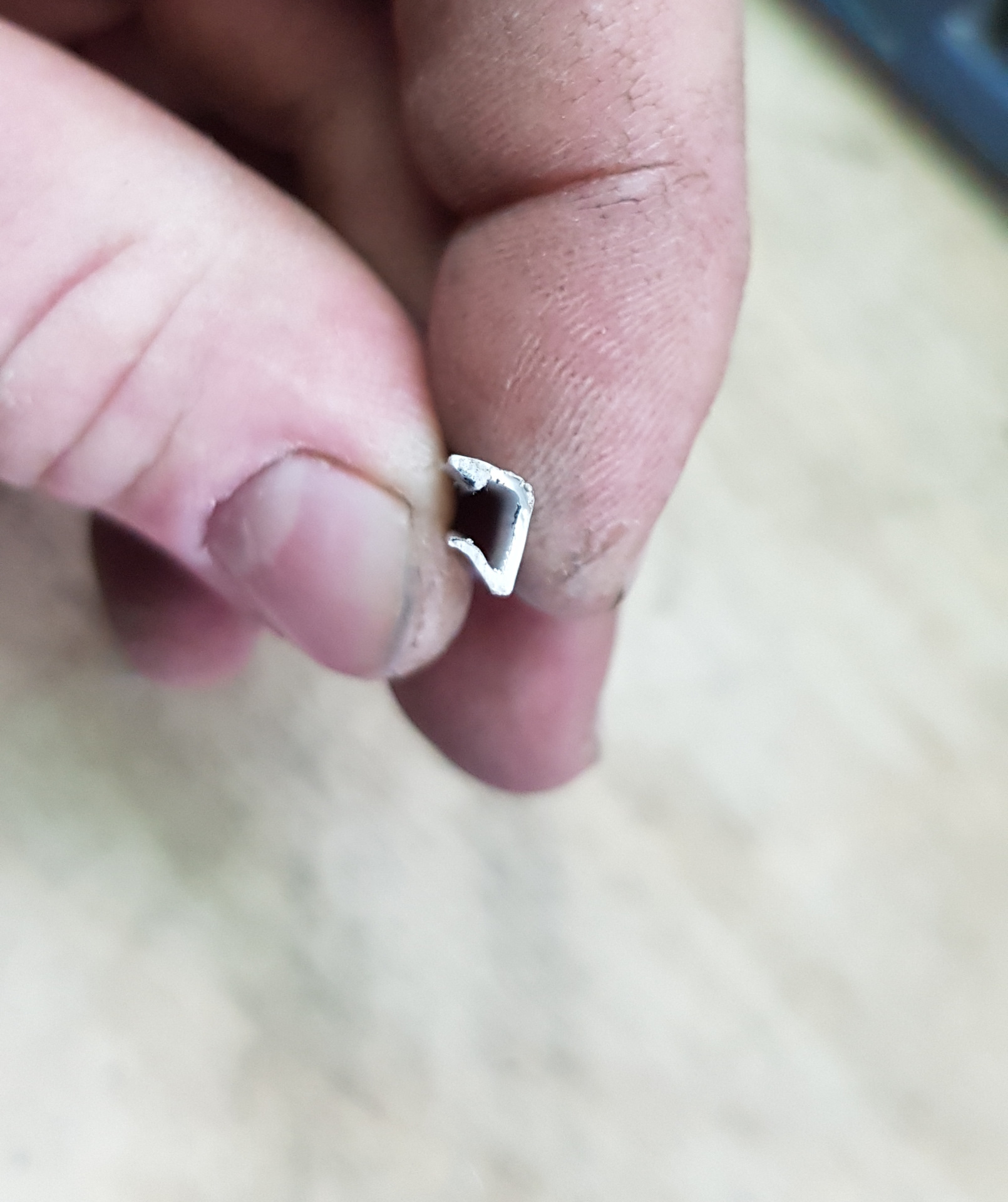 Ремонт резинки кнопки багажника — Toyota Prius (20), 1,5 л, 2008 года ...