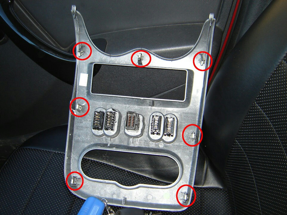 Клипсы — Renault Logan (1G), 1,6 л, 2007 года | запчасти | DRIVE2