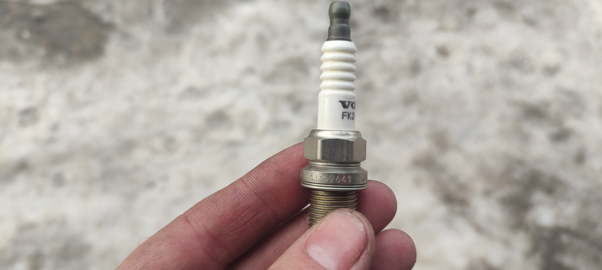 Замена свечей и катушек зажигания. — Volvo S60 (2G), 2,5 л, 2013 года ...