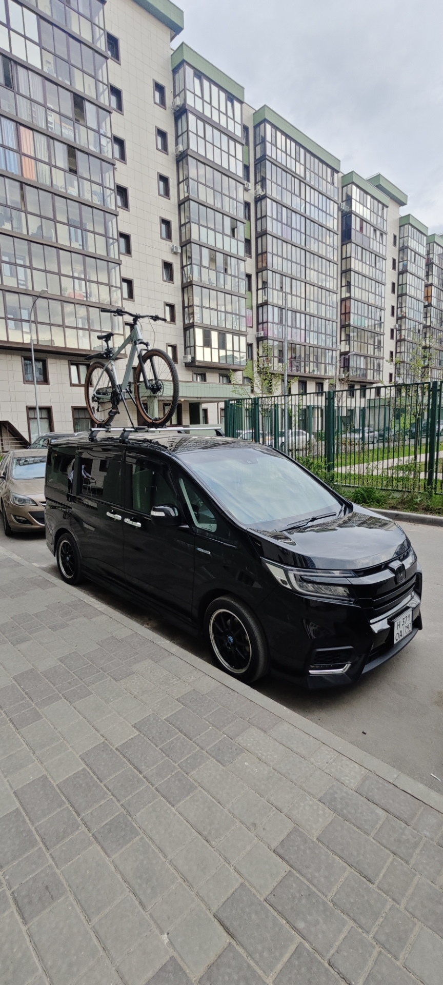 Багажник на крышу LUX, велобагажник INTER — Honda Stepwgn (5G), 2 л ...