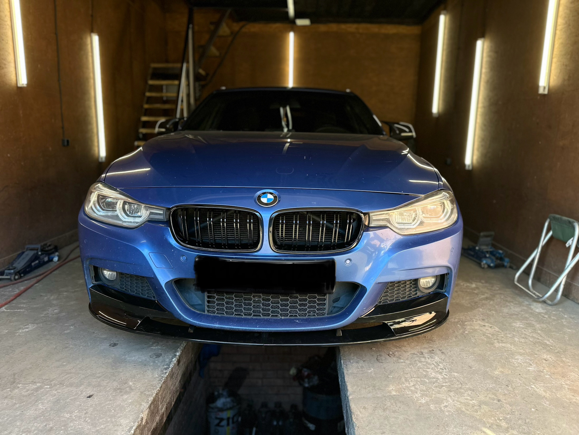 Установка сплиттера — BMW 3 series (F30), 2 л, 2015 года | тюнинг | DRIVE2