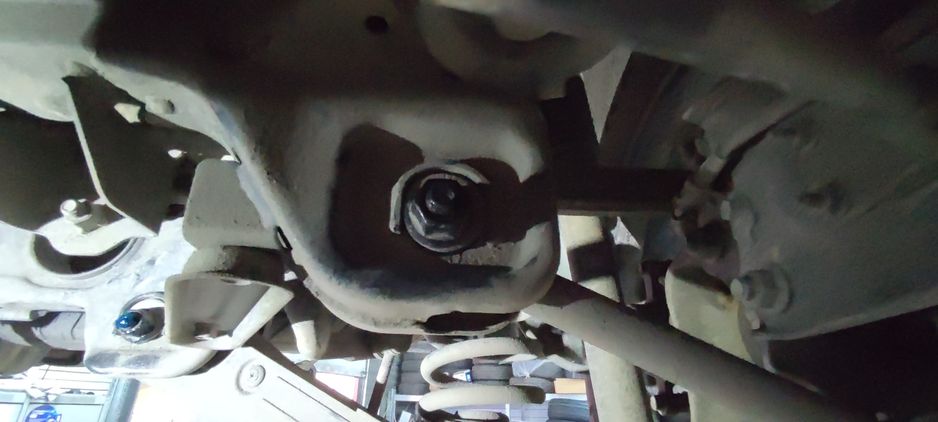 Замена рулевого наконечника, профилактика развальных болтов, сход ...