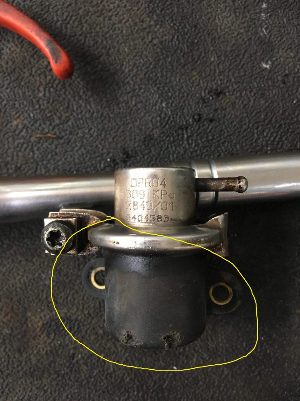 9443597 / адаптер регулятора давления топлива — Volvo S40 (1G), 2 л ...