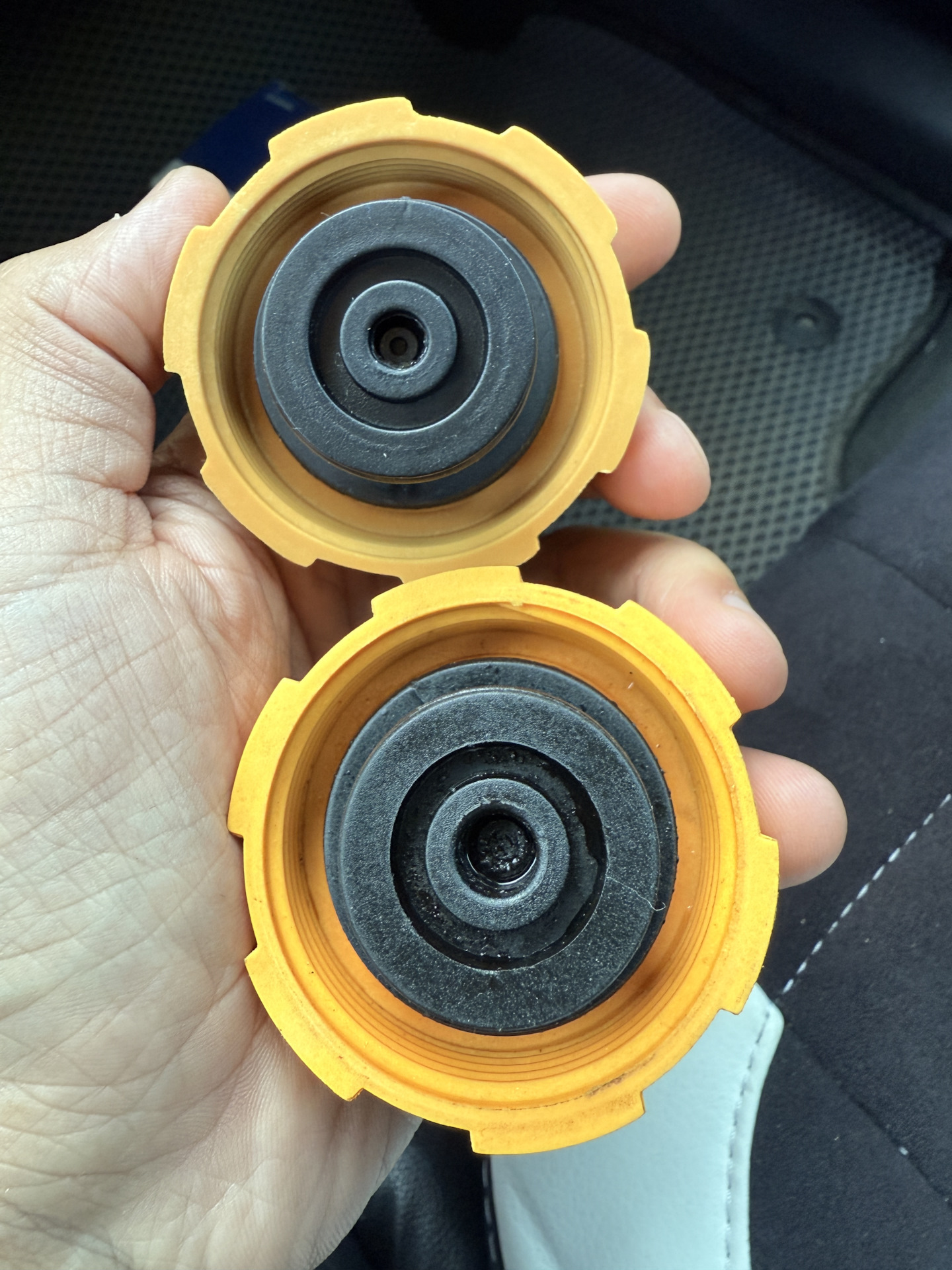 Свечи, крышка расширительного бачка — Opel Astra H, 1,6 л, 2013 года ...