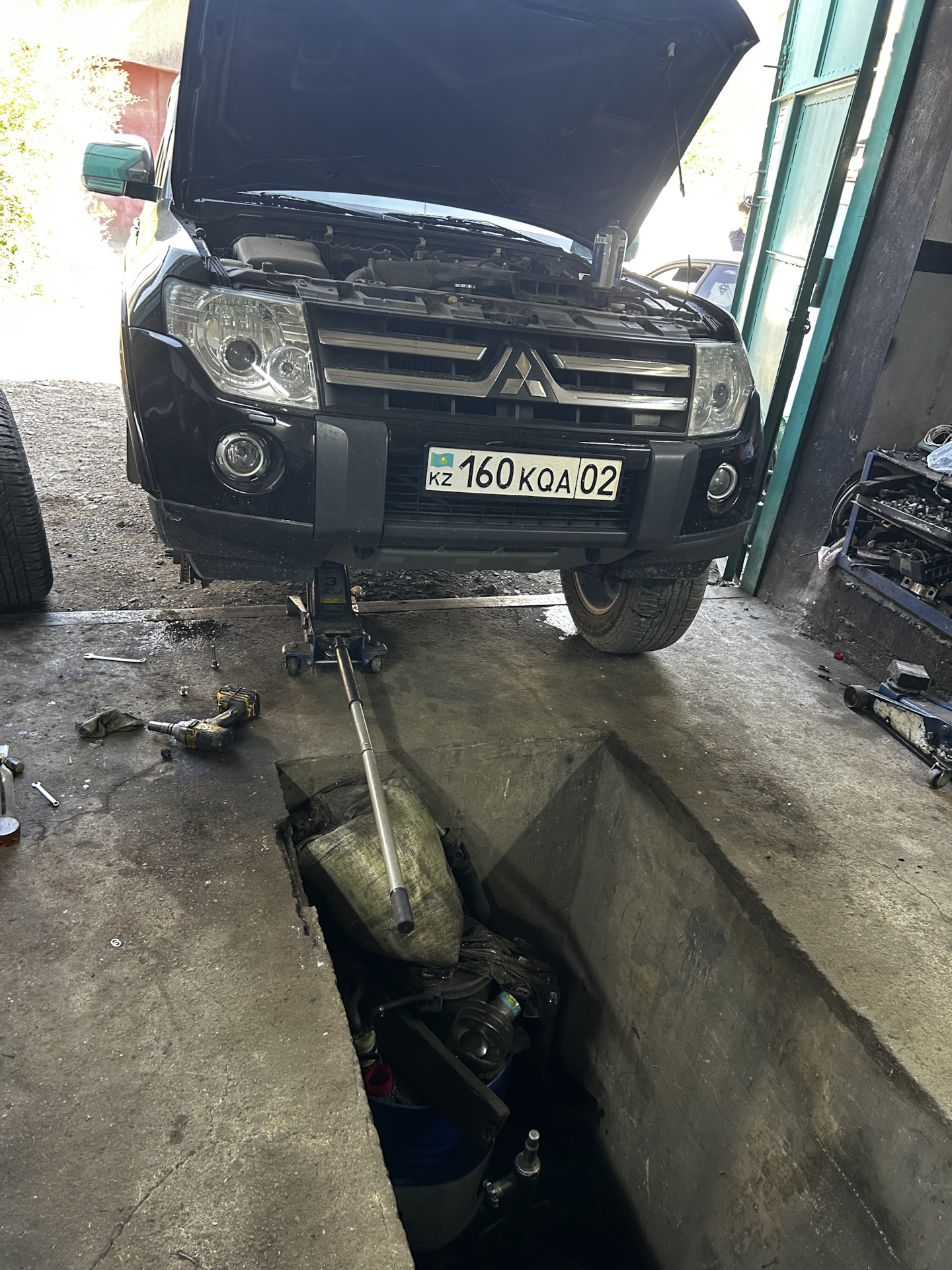 Загорелись 🔥 тормозные колодки — Mitsubishi Pajero (4G), 3 л, 2008 года ...