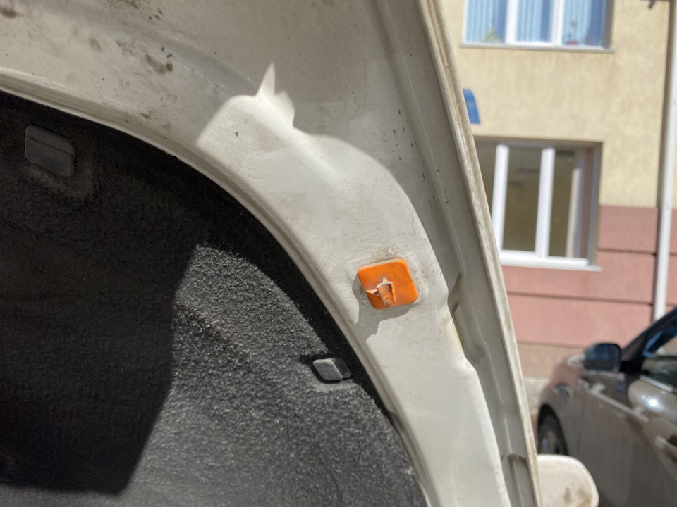 Сломал фиксатор упора капота :( — Skoda Octavia A5 Mk2, 1,8 л, 2012 ...