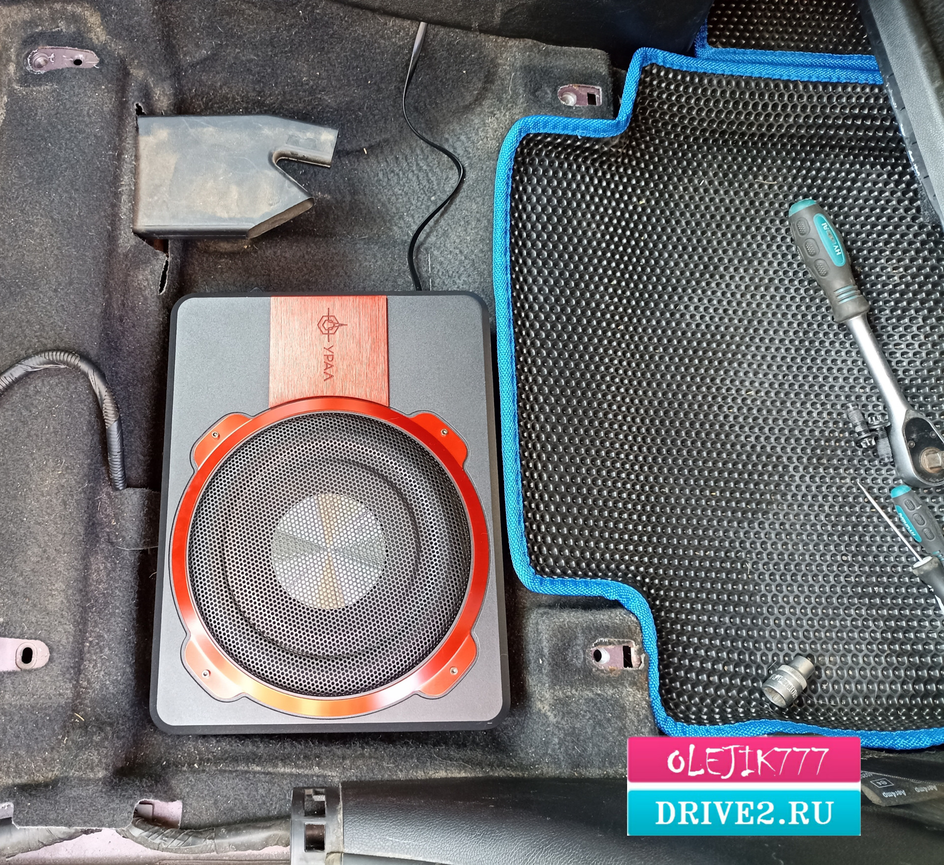 Сабвуфер под сиденье. — Hyundai Solaris Hatchback, 1,6 л, 2012 года ...