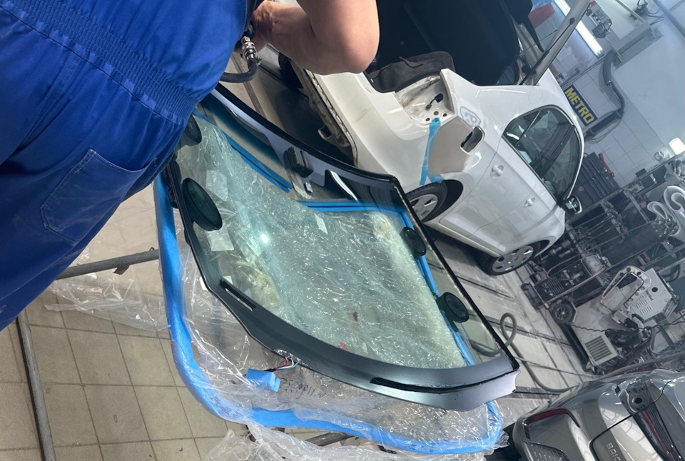 Замена лобового стекла — Lexus GS 450h (2G), 3,5 л, 2012 года ...