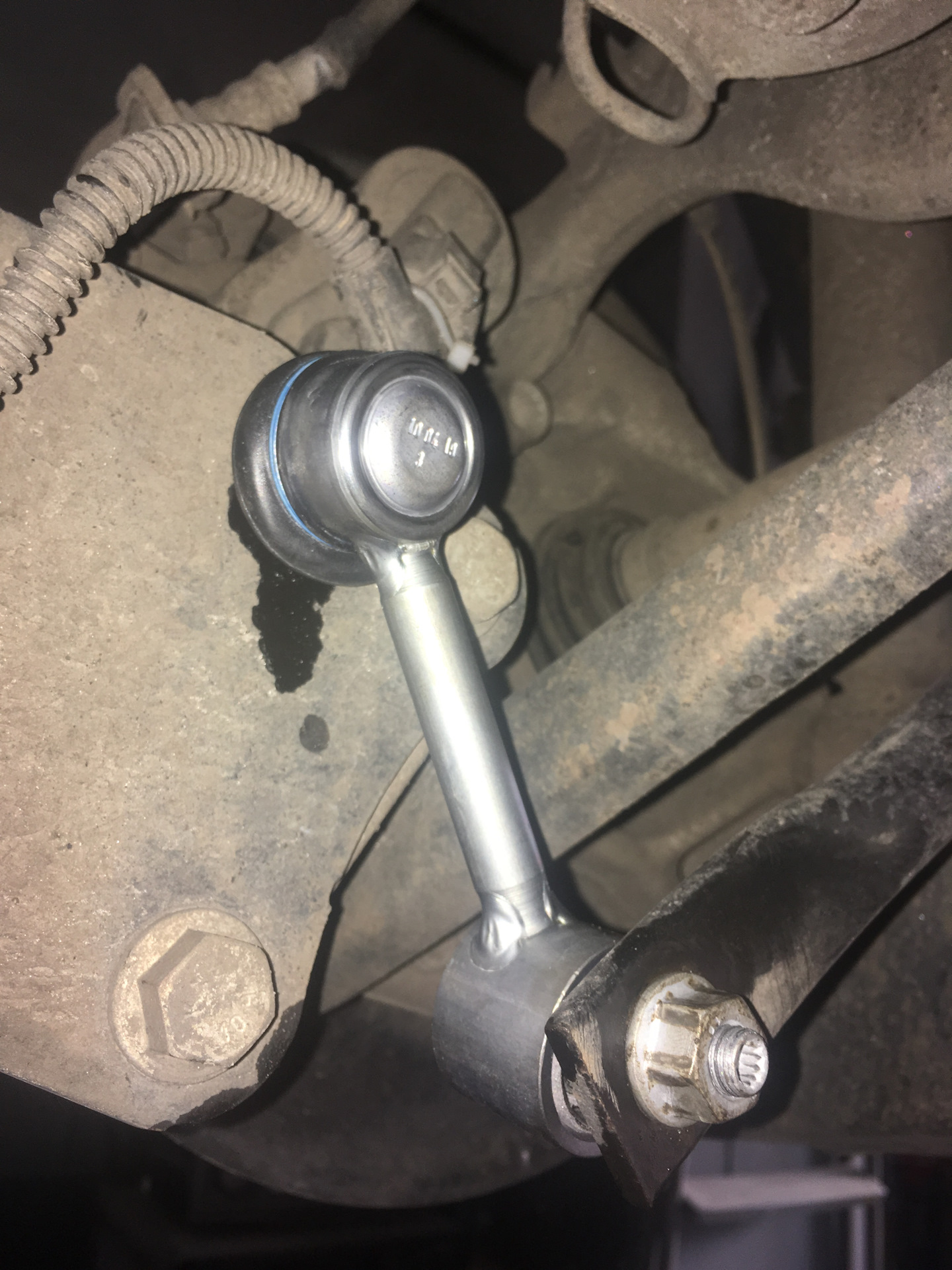 Замена задних стоек стабилизатора — Volkswagen Tiguan (1G), 2 л, 2013 ...